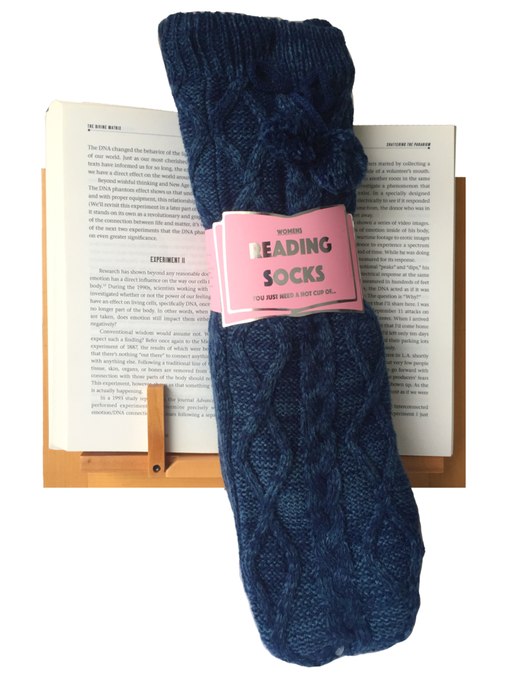 READING SOCKS : NAVY CABLE KNOT WOMEN - Gifts & Greeting Cards-Gifts ...