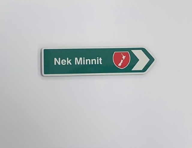 ROAD SIGN MAGNET NEK MINNIT - Gifts & Greeting Cards-Gifts : Onehunga ...